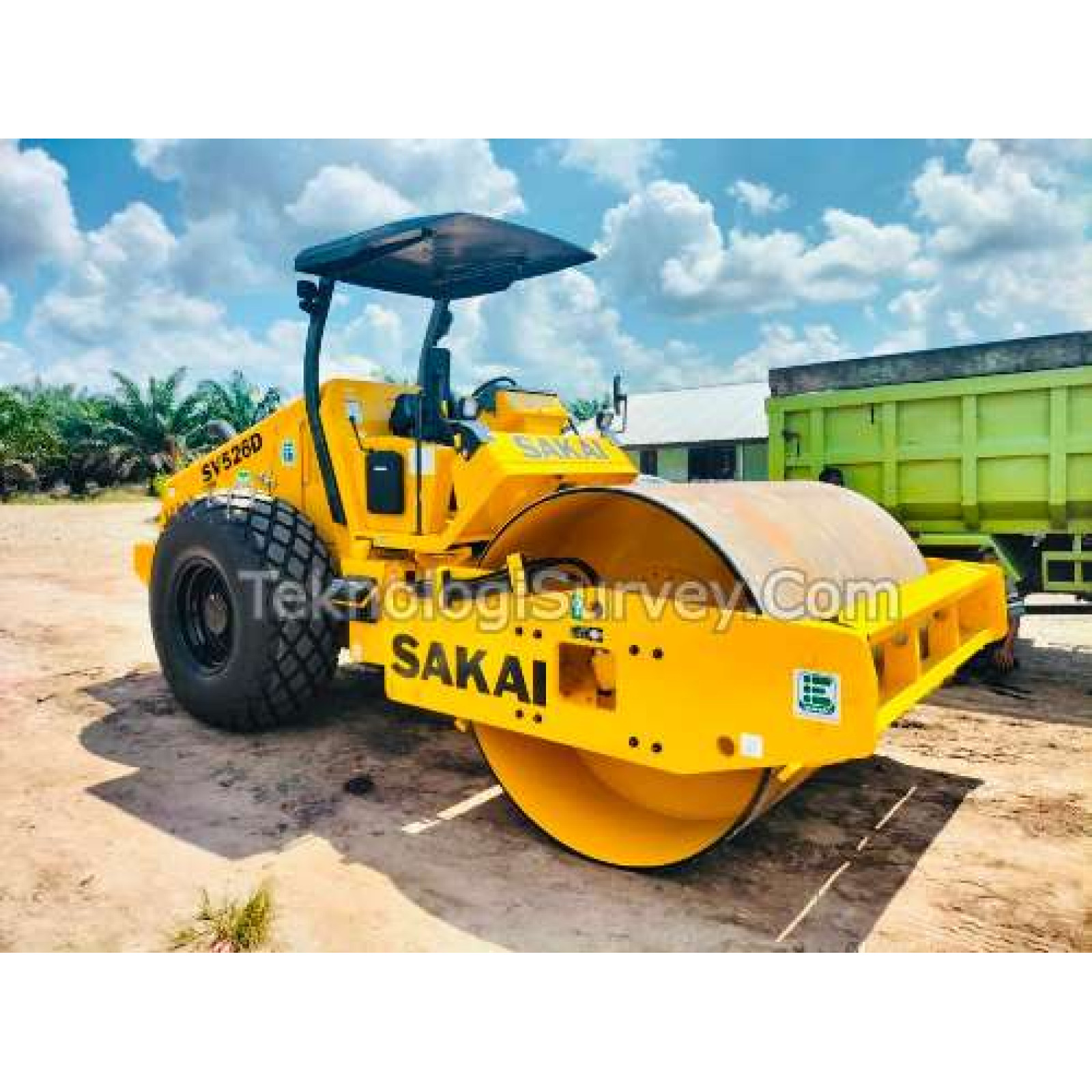 Pemadat Tanah SAKAI SV526D
